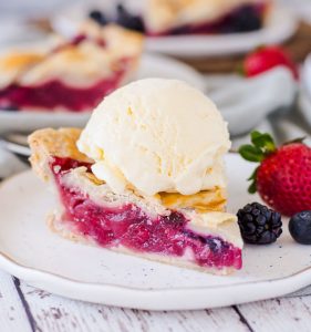 Bumbleberry Pie - The Itsy-Bitsy Kitchen