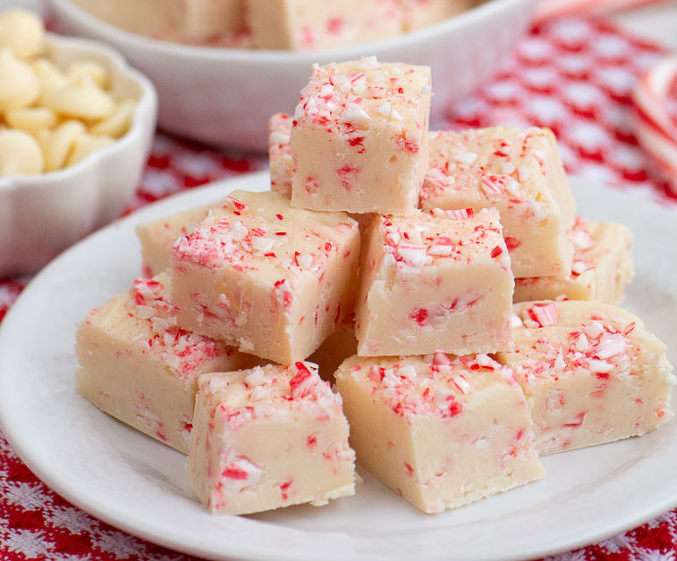 Candy Cane Fudge - The Itsy-Bitsy Kitchen